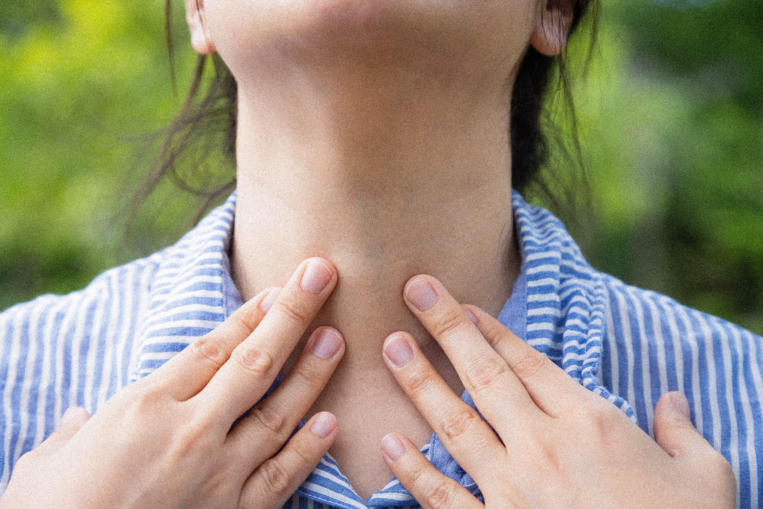 What Are Early Warning Signs of Thyroid Problems?